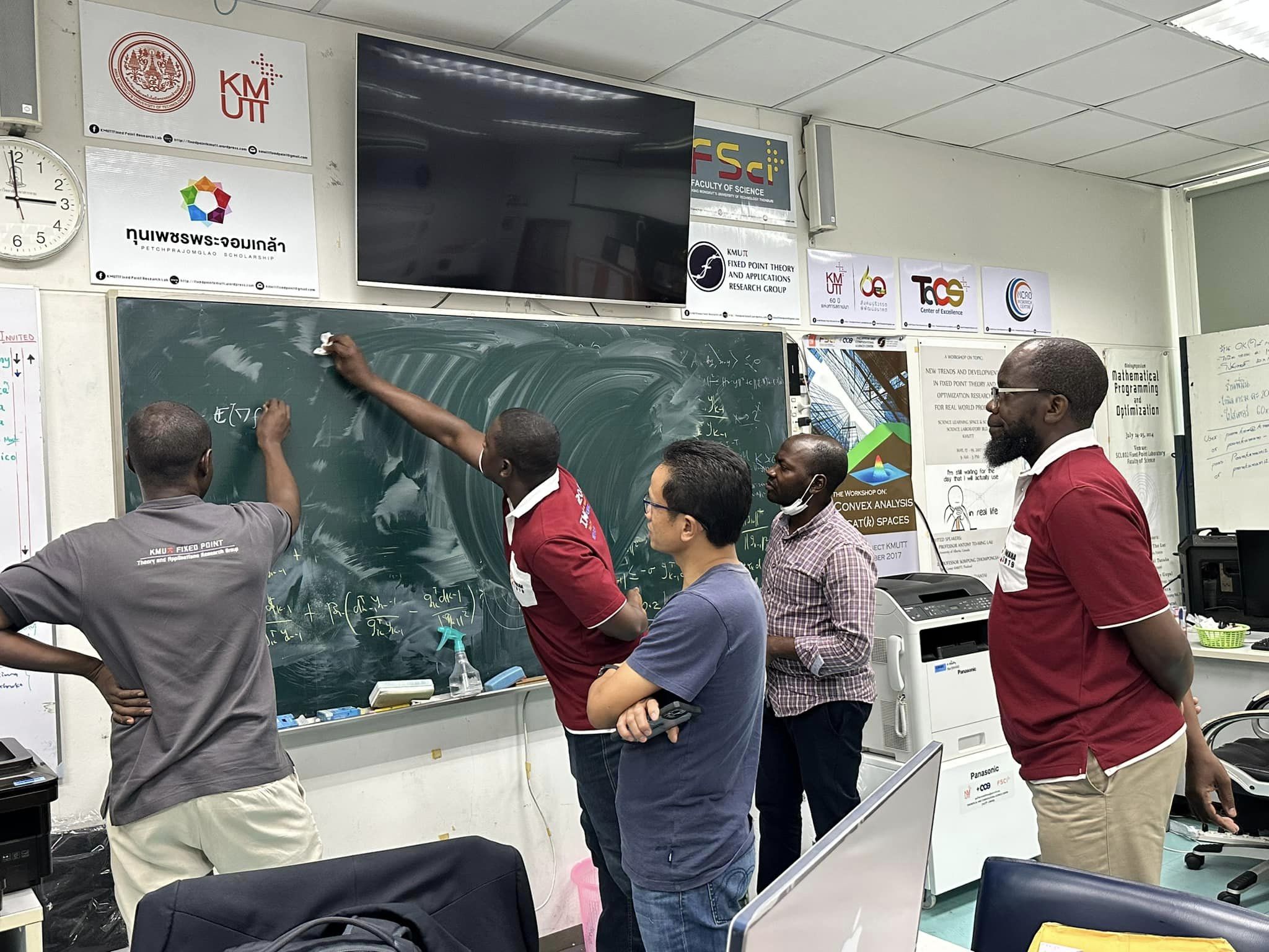 Thank you Professor Dr.Rabian Wangkeeree and his Ph.D. students for visiting our Fixed Point Lab ...